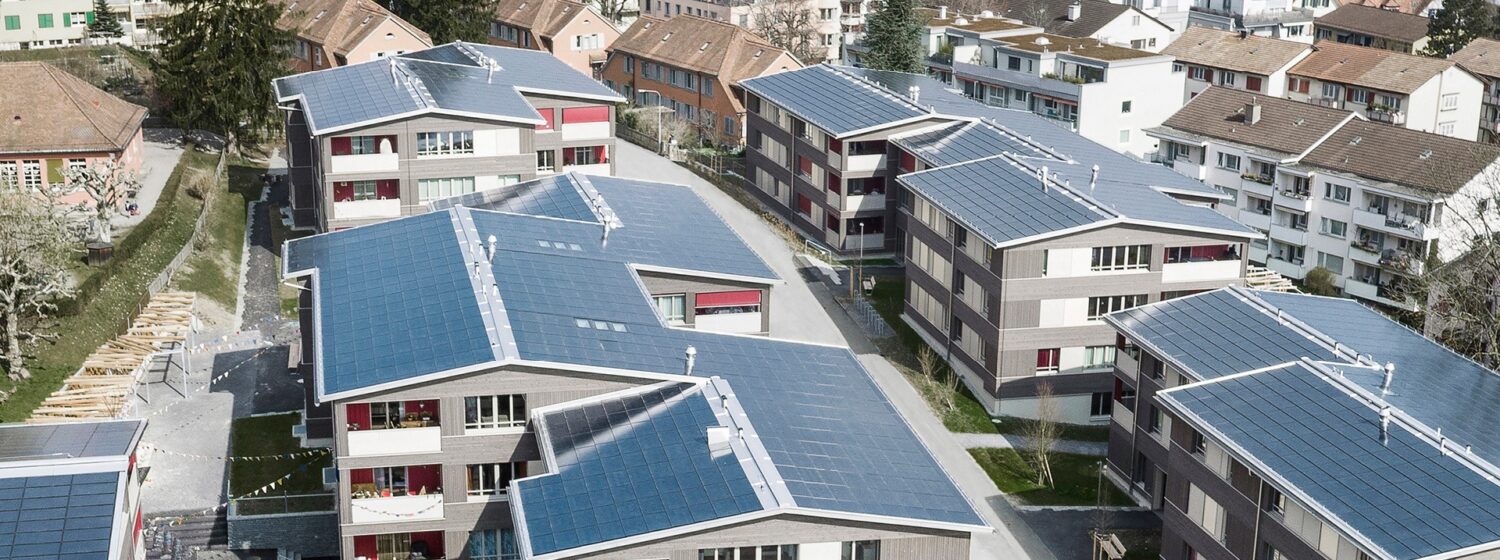 Système photovoltaïque intégré au toit Solrif - Ernst Schweizer Systèmes solaires
